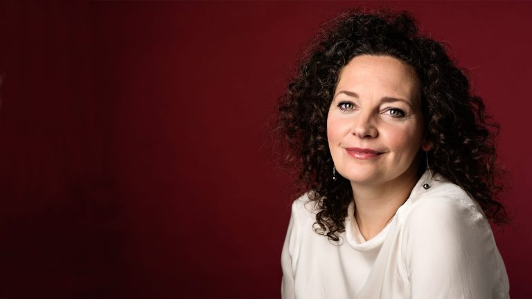 Om – Anne-Cathrine Riebnitzsky